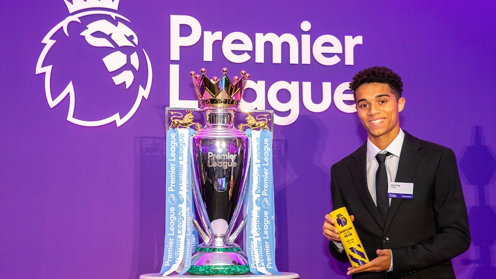 Fulham FC - King Wins Scholar of the Year